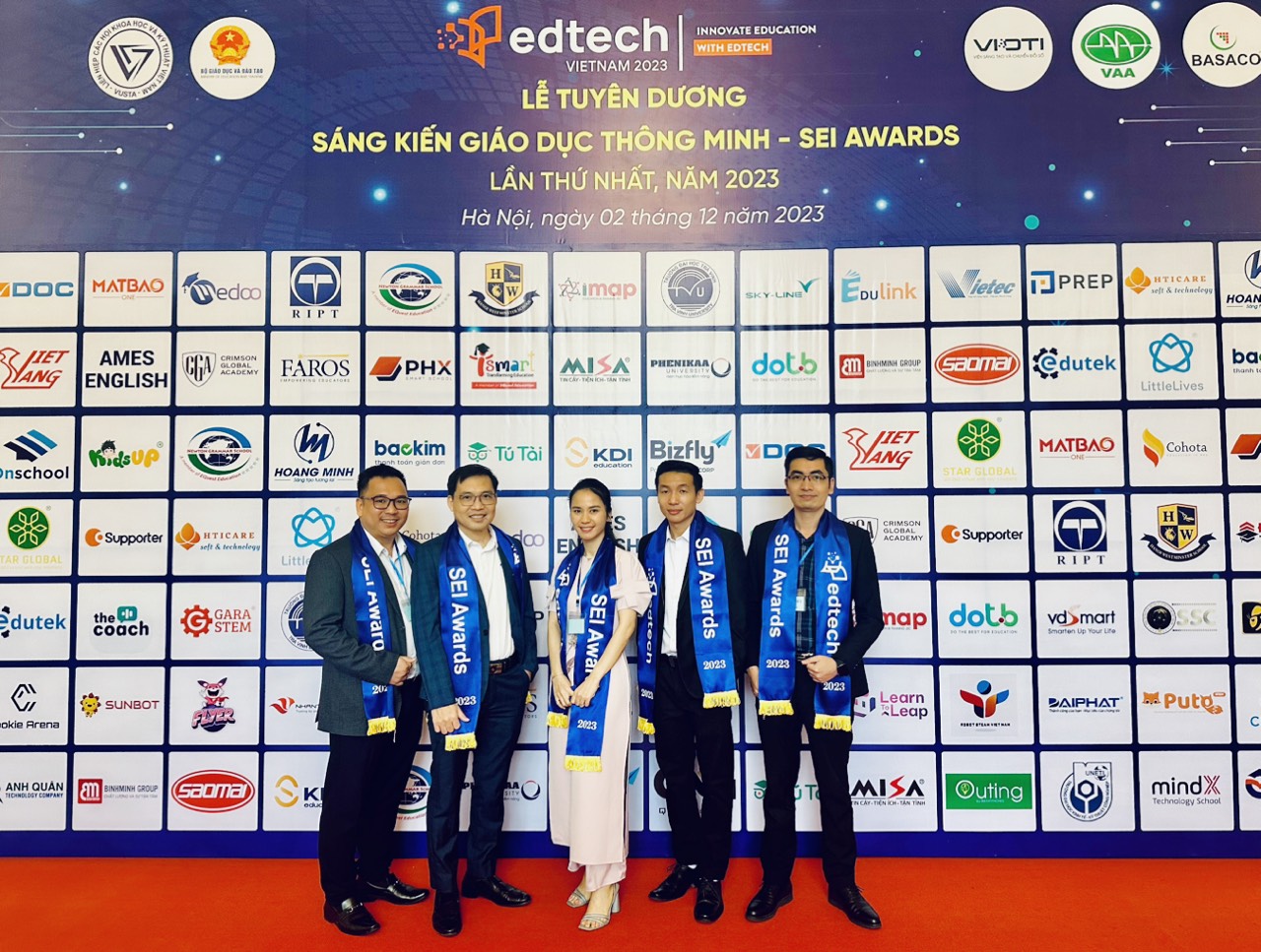 Mắt Bão One vinh dự đạt giải thưởng Sáng Kiến Giáo Dục Thông Minh 2023 ...